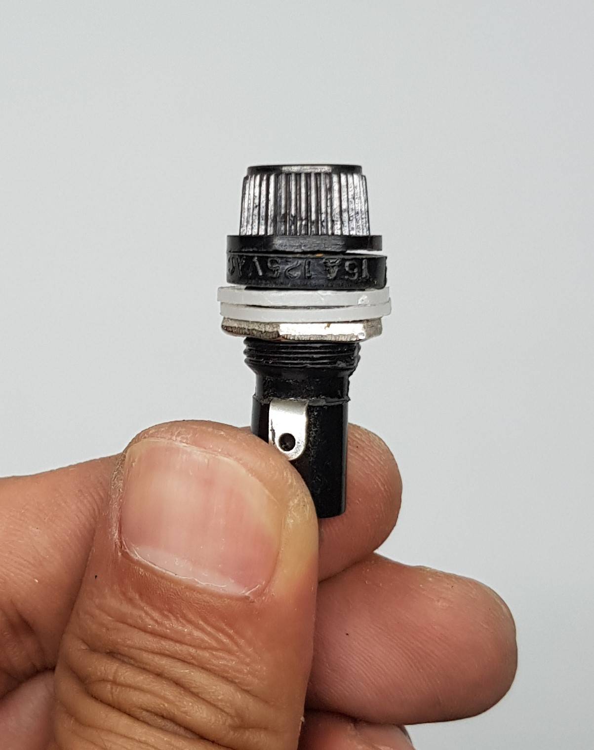 PANEL MOUNT FUSE HOLDER, 250V/10A, MOUNTING HOLE 12MM, SUITABLE FOR 5 x ...