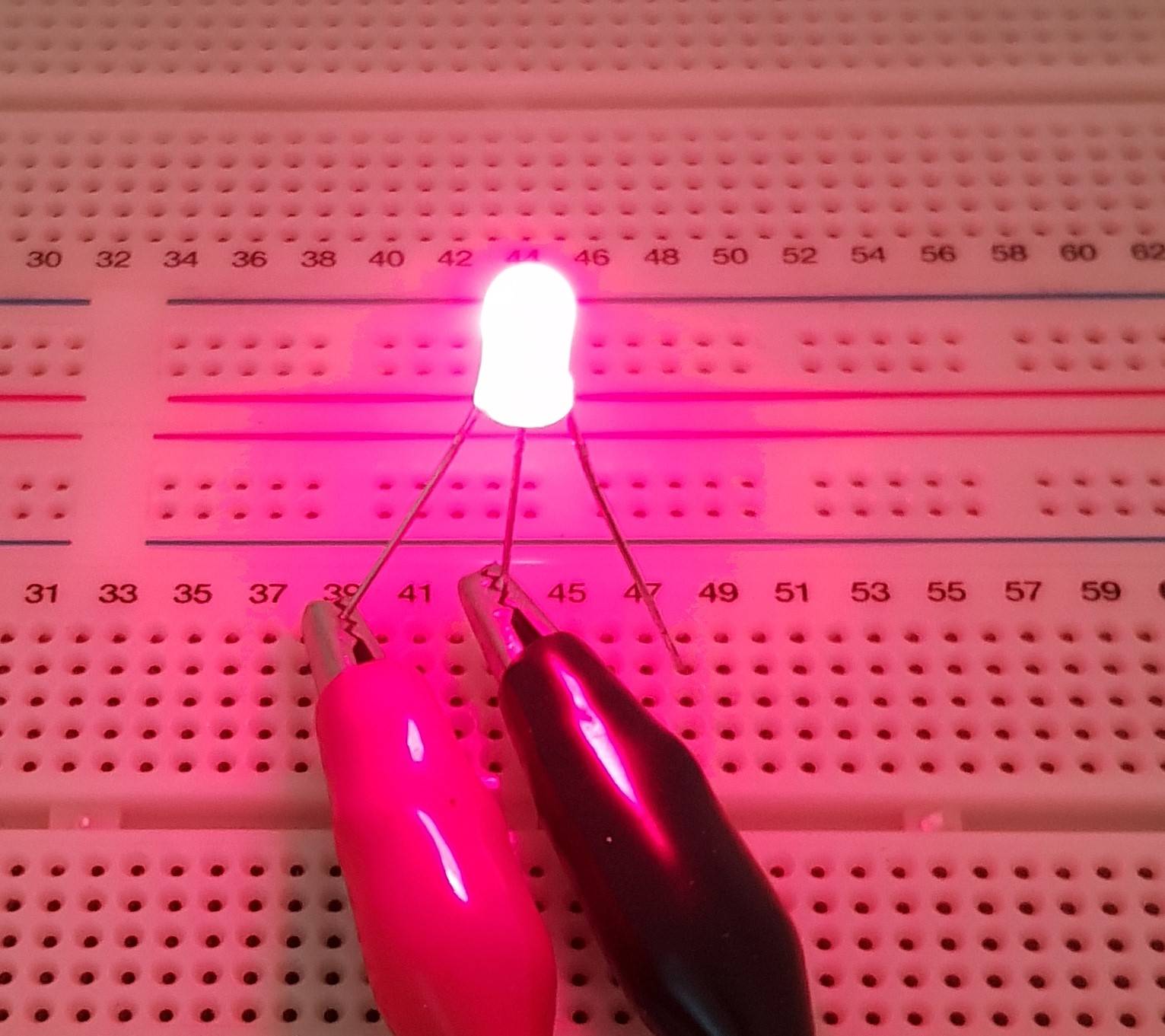 5MM BI-COLOR RED/GREEN LED, 3 PINS, ROUND HEAD / TOP ( 5PCS / PACK )